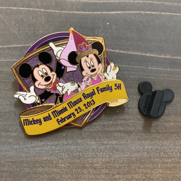 Accessories | Rundisney Mickey And Minnie Royal Family 5k Pin 213 ...